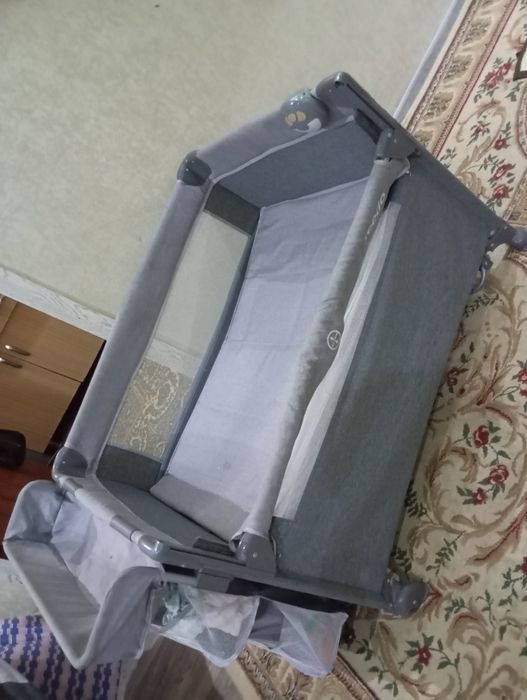 Детиски манеж сотилади