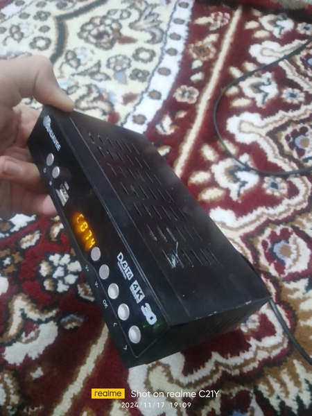 Tuner sotiladi holati yaxshi soʻmida ulaq joyi bor