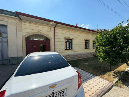 СРОЧНО !! Продается участок в Яшнабаде 4 соток 5 комнат