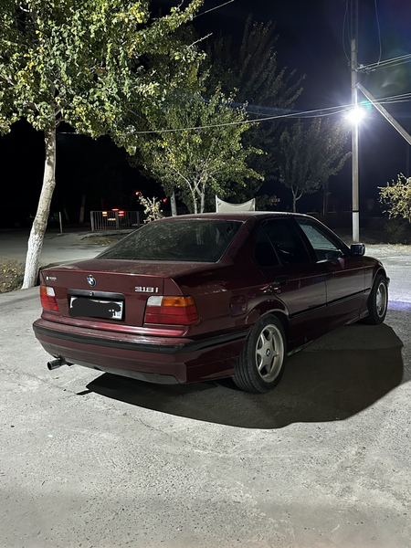 B.M.W  i318  E36