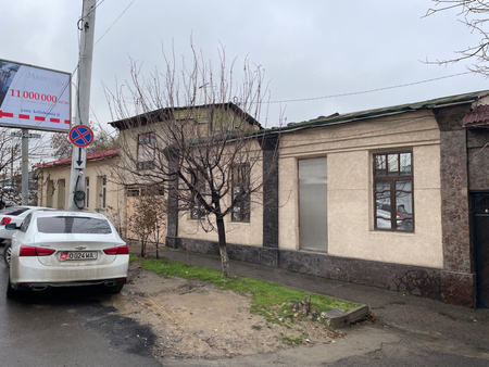 продаётся участок в центре города в доль дороги