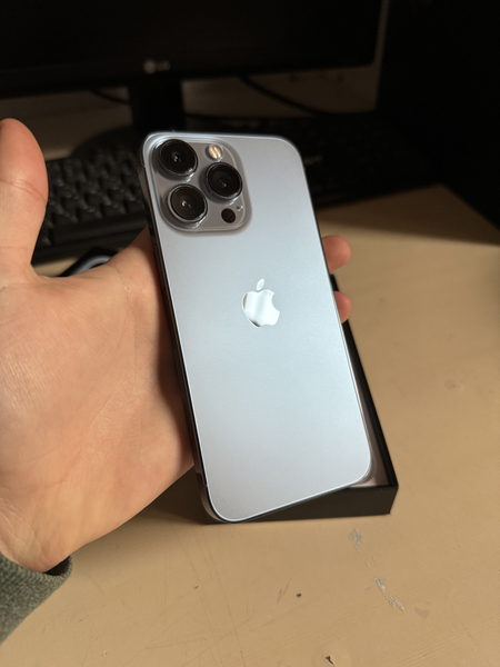 Продаю iphone 13 pro на 256гб 85% емкость.