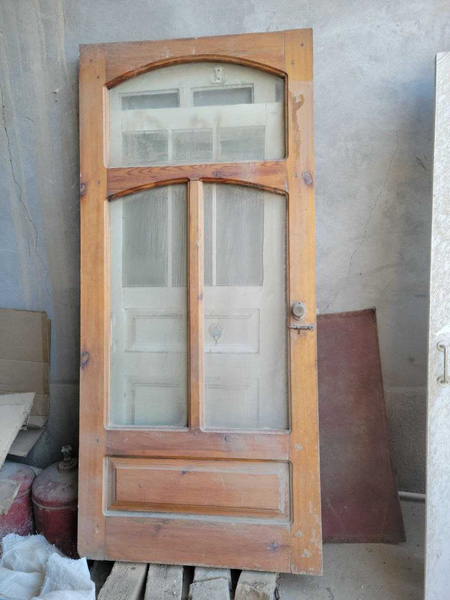 Eshik va deraza sotiladi xolati yaxshi