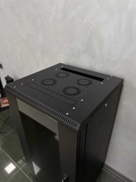 Шкаф напольный стекло 22U 600x600