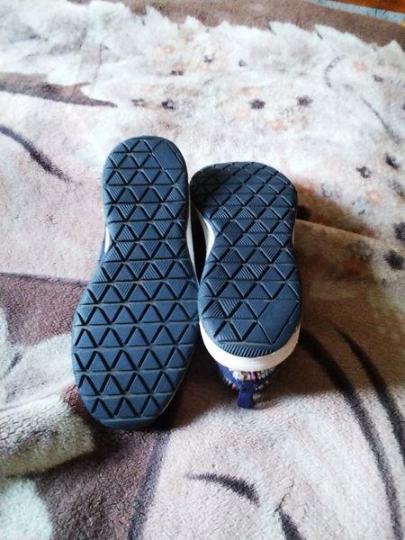 Кроссовки женские