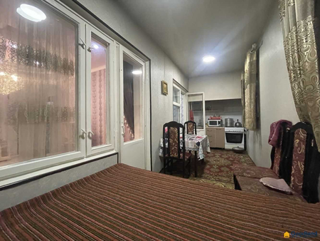 В районе Юнусабад 10 квартале продается 2 ком квартира (J 2022)