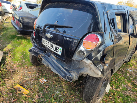 Mashina srochna sotiladi