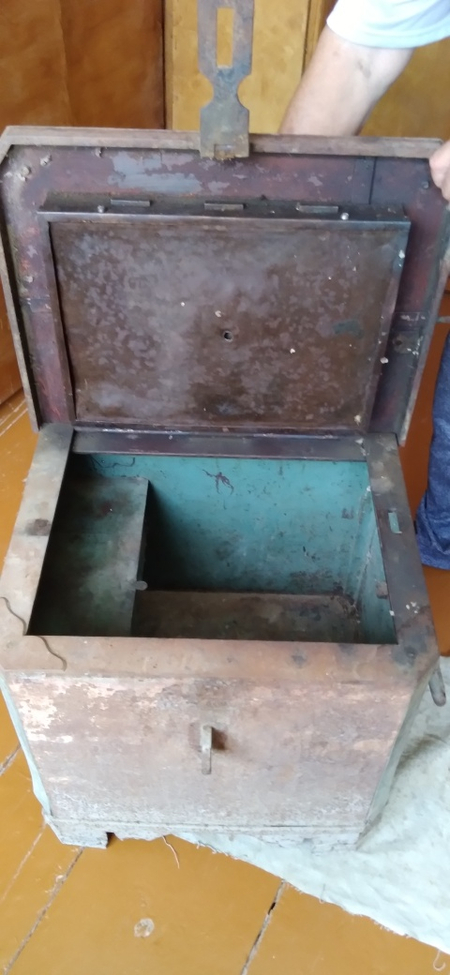 Kodli seyf sotiladi