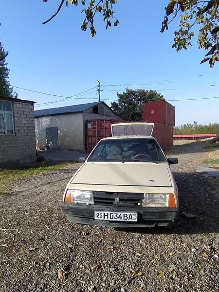 Avto 2108 sotiladi
