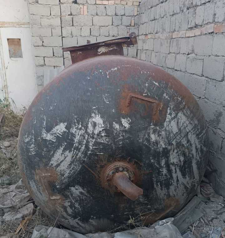 Продаётся металлическая ёмкость.