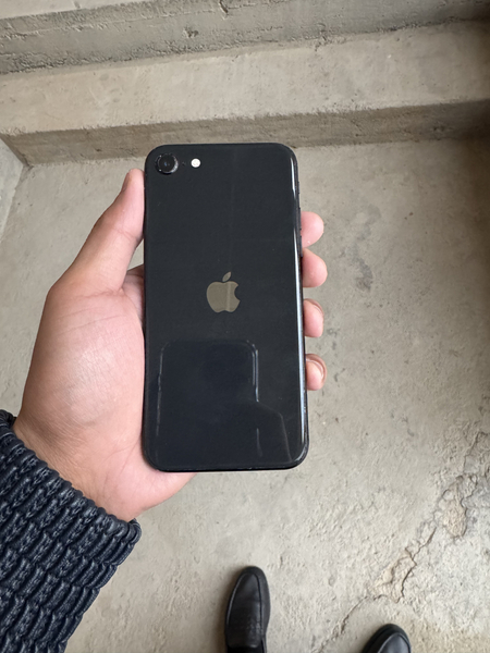 iPhone Se 2020 64 gb 76% srochno sotiladi