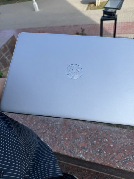 Hp ryzen 5 5500u 8/256 15,6 FHD led displey keliwiladi