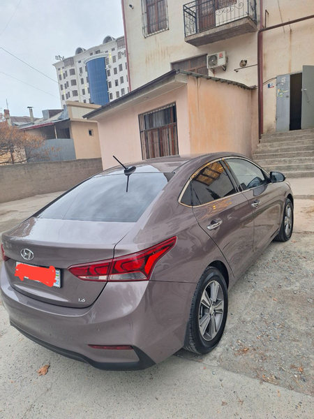 Hyundai accent sotiladi