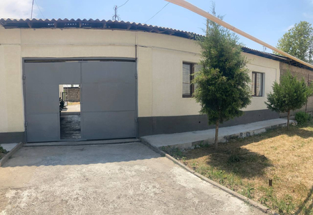 Hovli sotiladi narxini kelishamiz