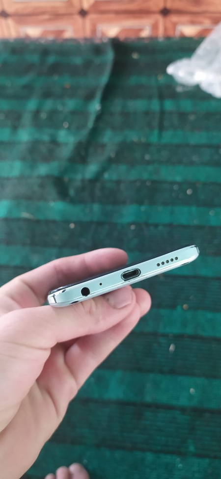 Tecno spark 8c ideal xolatda narxi kelishiladi