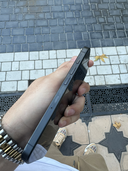 Iphone 15 pro qora rang