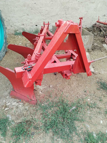 Traktor sotiladi