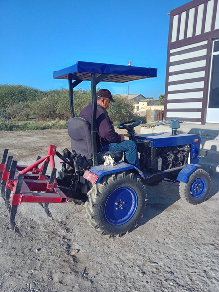 Mini traktor sotiladi