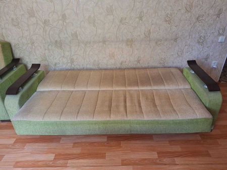 Продается диван с двумя креслами