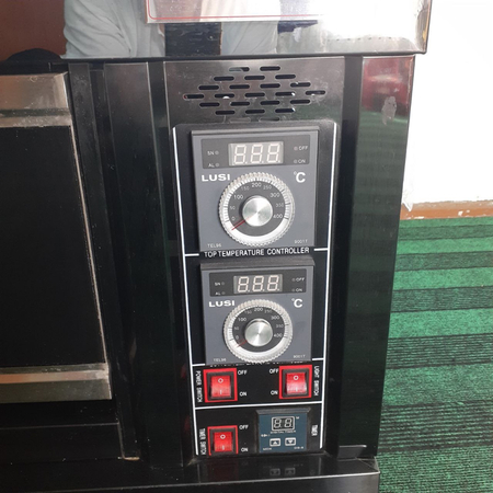 Buxanka pechi, somsa va har xil shirinliklar pishiradigan elektr pech.