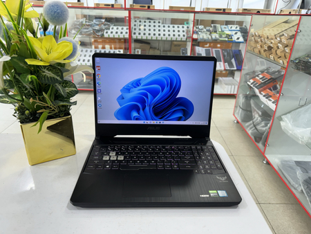 Asus tuf gaming core i7 sidan keldi oyin va katta dasturlar uchun