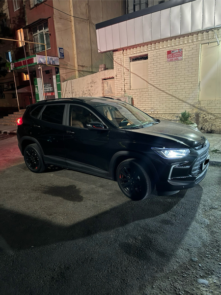 Chevrolet Tracker2 red line