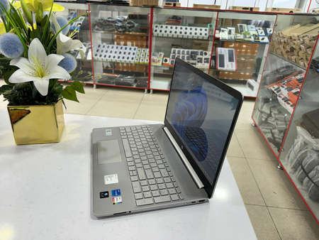 Pashti yangi hp core i5 11 avlod IRIS videokartalik holati ideal IT ga
