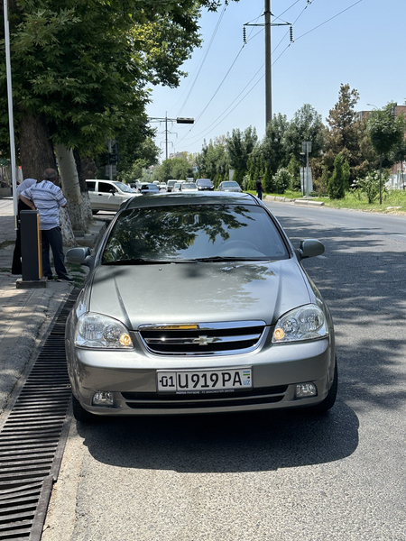 Ласетти 1.8 в идеальном состоянии.