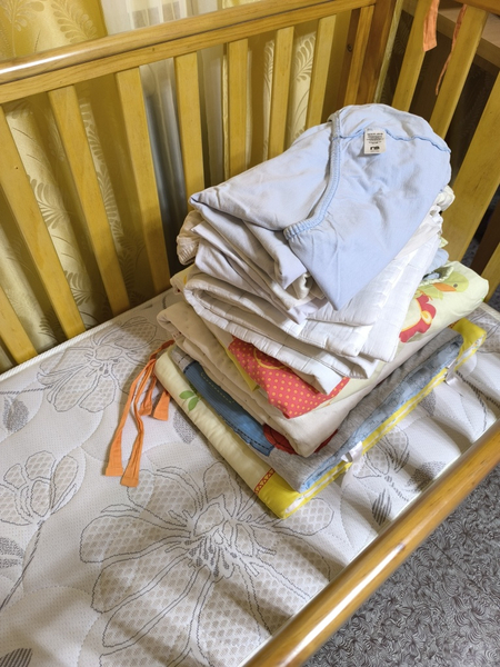 Детская кровать фирмы Mothercare (UK) , с матрасом и принадлежностями.