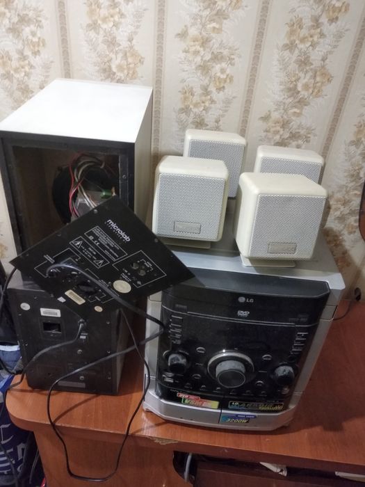 Продаю буфер и каланки рабочмузыкальный центр всё на запчасти.