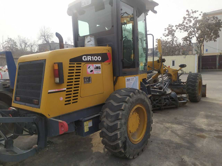 Автогрейдер GR 100  XCMG в хорошем состоянии