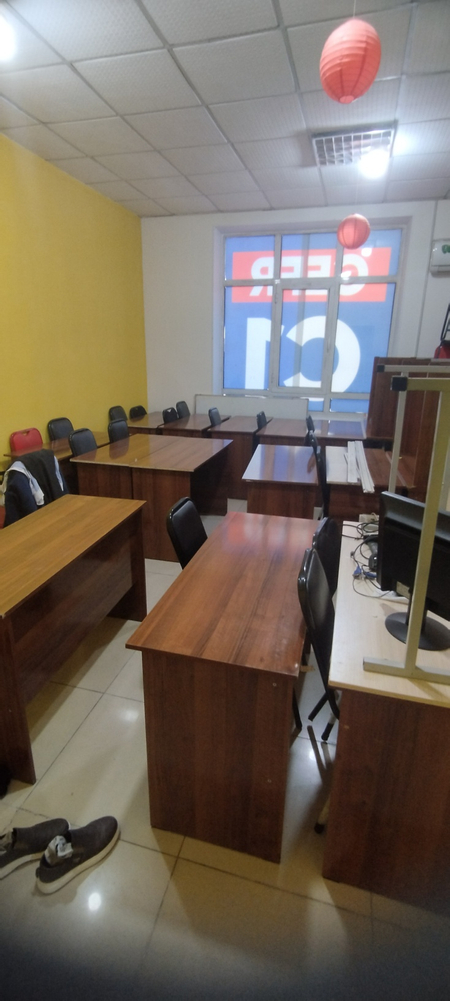 Парта стул сотилади