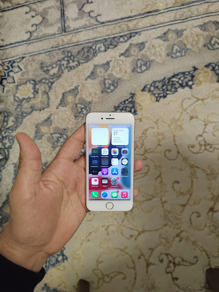 Apple Iphone 7 128Gb Silver White Original KH/A Sastayani Otlichni