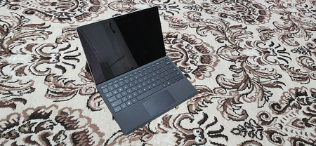 Microsoft surface. Core i5-8250u. operativka 8gb 256gb SSD