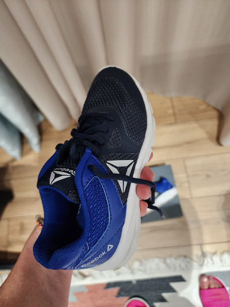 Продам кроссовки на мальчика Reebok