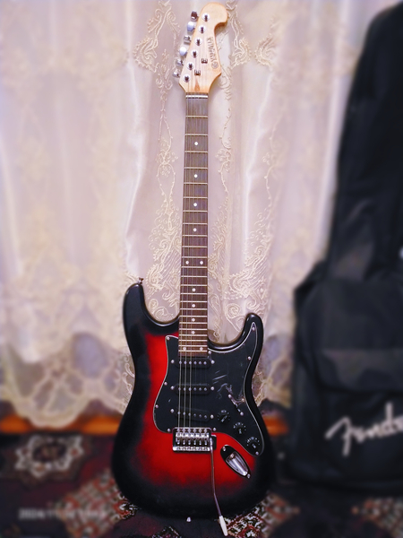 Gitara yangi sotiladi