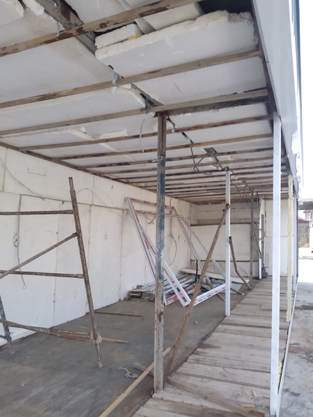 Magazin konteyner sotiladi 4000 $
