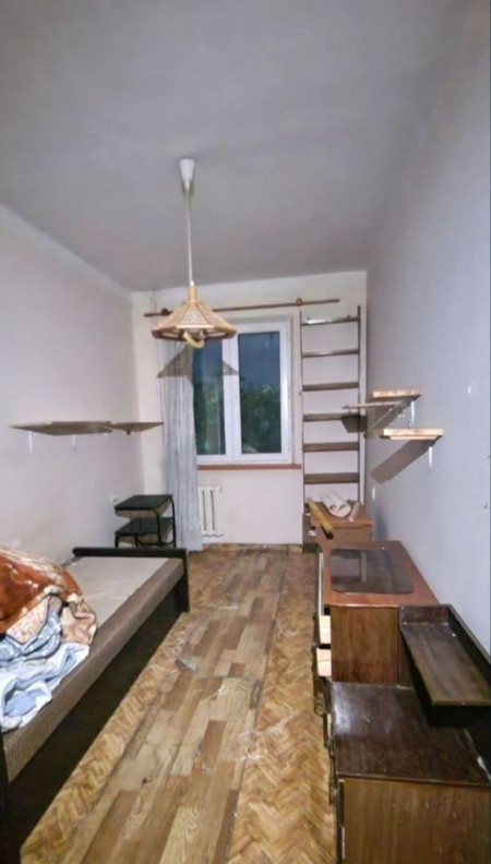 СРОЧНО про-ся 2 КОМ-Я кв-ра на ХУДОЖНИКОВА рядом с метро Б.И.Й.(97887)