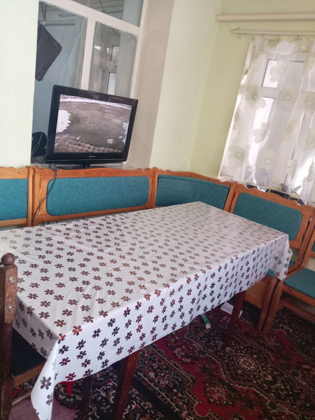 Quyu Chirchiqda 24 sotih uy sotiladi