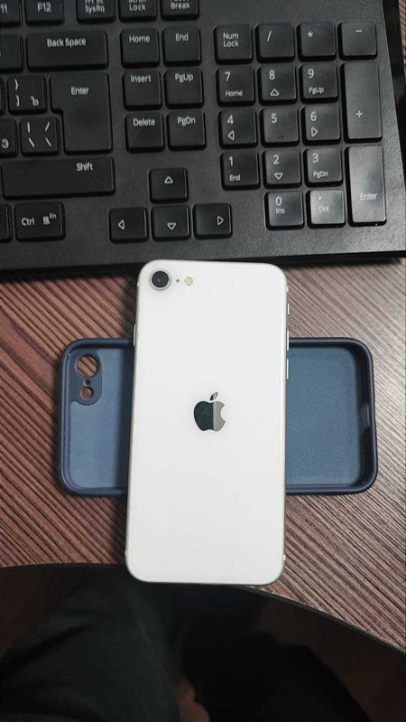Iphone SE  64 / 2020
