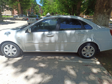 Srochna sotiladi Lacetti 1,8