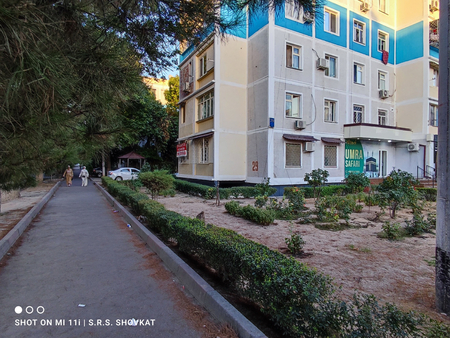 Вдоль дороги 1 комнатная 40м². Под коммерцию. Нежилой фонд