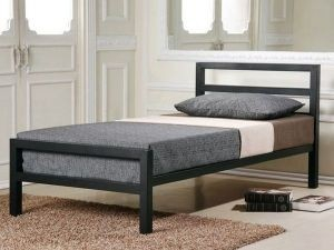 Krovat metalldan loft stilda