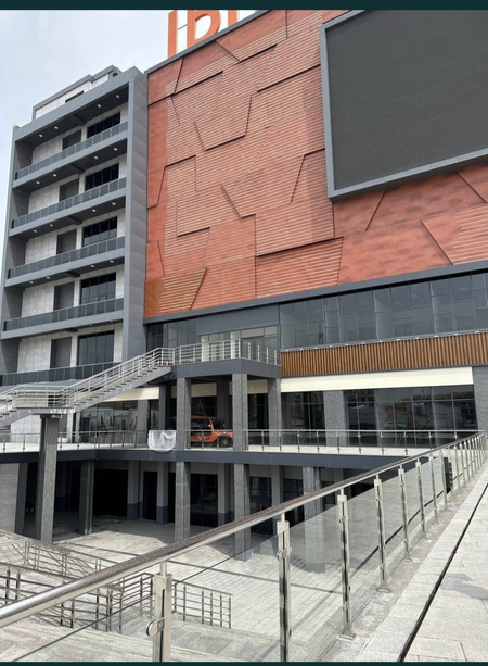 Ibn sino stroy mart dokon sotiladi srochno