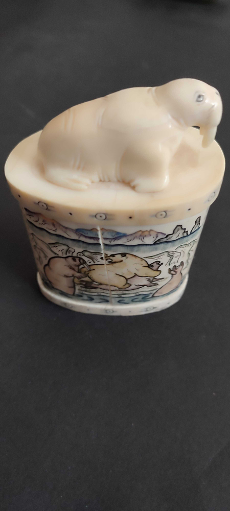 Композиция из кости моржа 