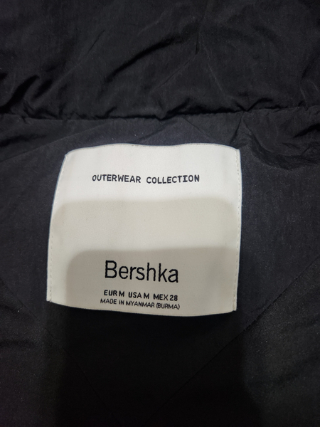 Безрукавка Bershka  чёрная