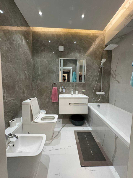 4 xonali 215 m2 maydonga ega sotiladi.