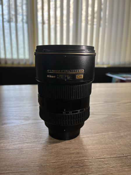 Объектив Nikkor 17-55mm f/2.8