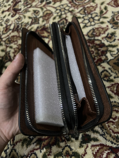 Кашелёк Armani.
