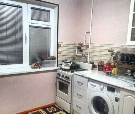 2 xonali 3 etajda joylashgan jixozlangan kvartira ijaraga beriladi